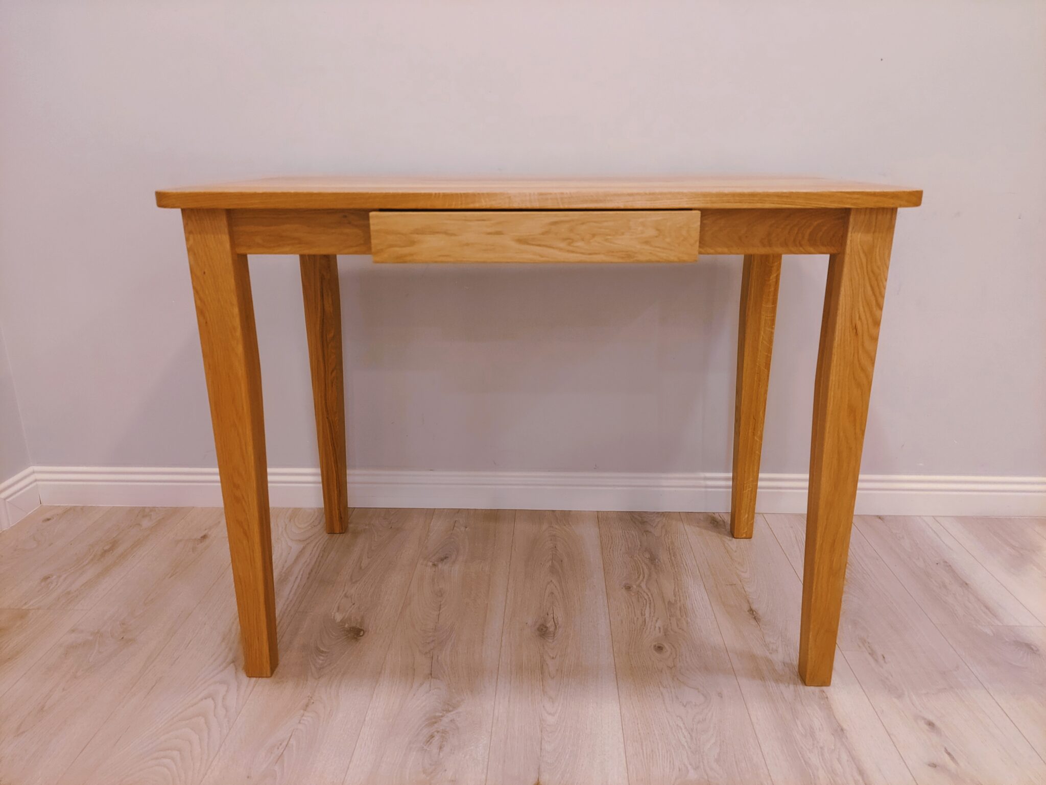 Ąžuolinis stalas su stalčium 100 x 60 cm. – Ąžuolinis